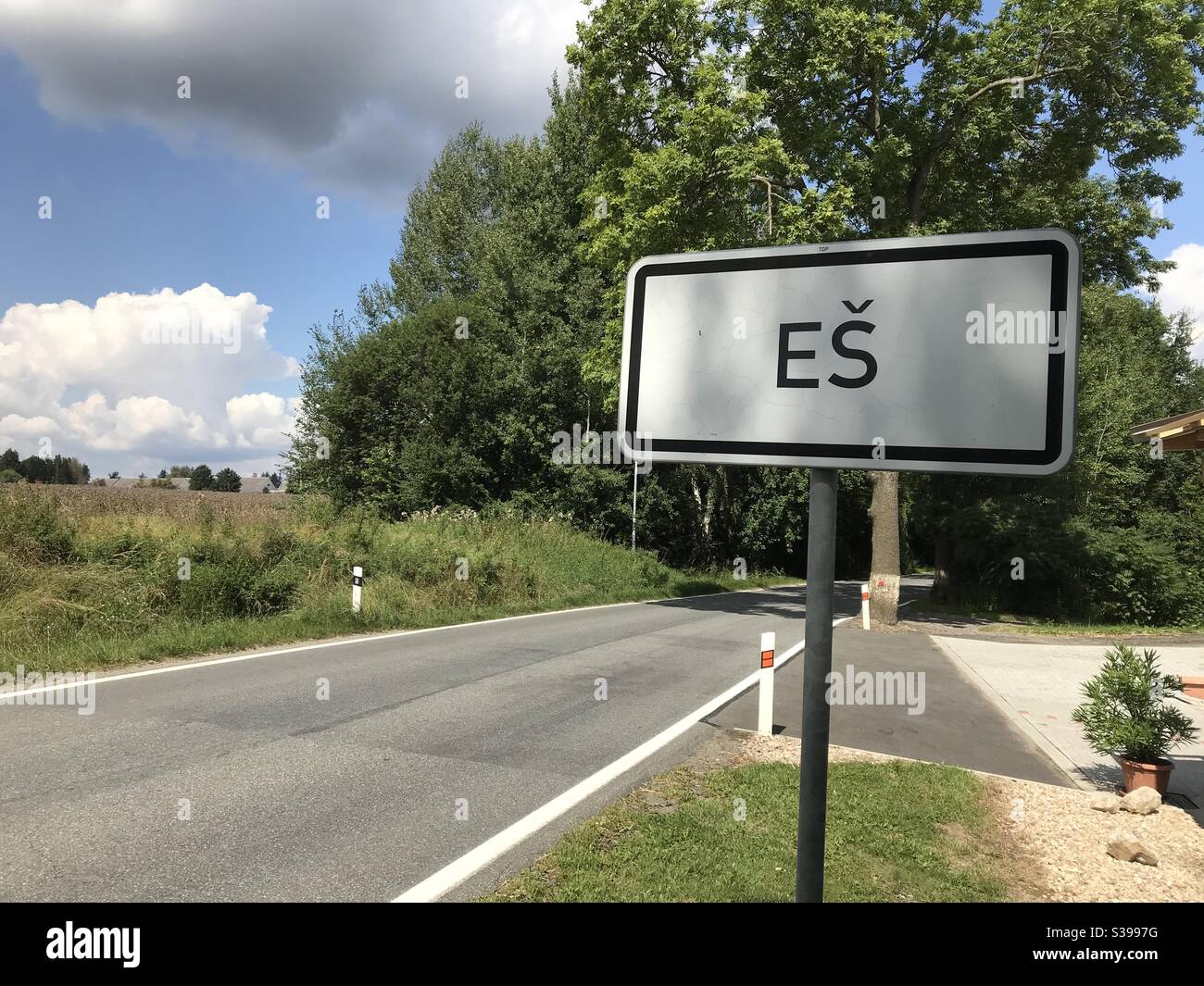 Shortest road hi-res stock photography and images - Alamy