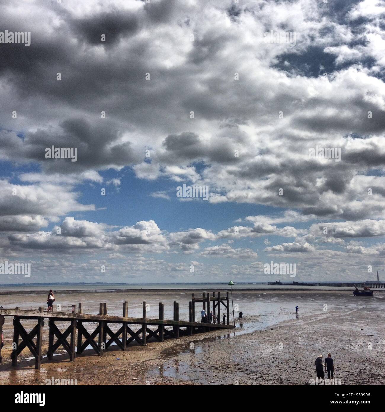 Leigh on sea beach hi-res stock photography and images - Alamy