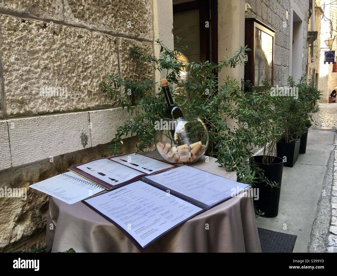 restaurant entrance, menu Stock Photo - Alamy