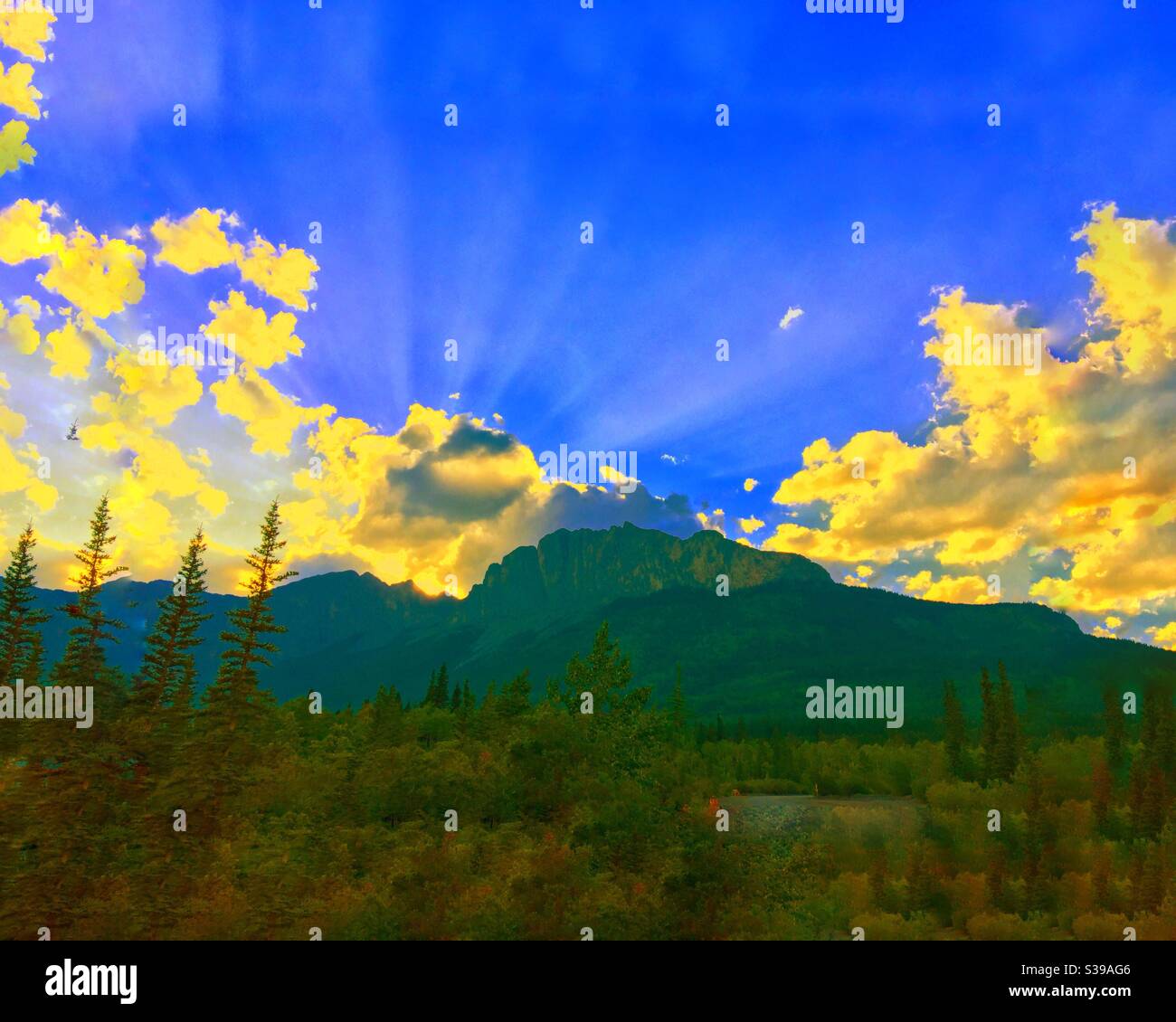 Mount yamnuska hi-res stock photography and images - Alamy