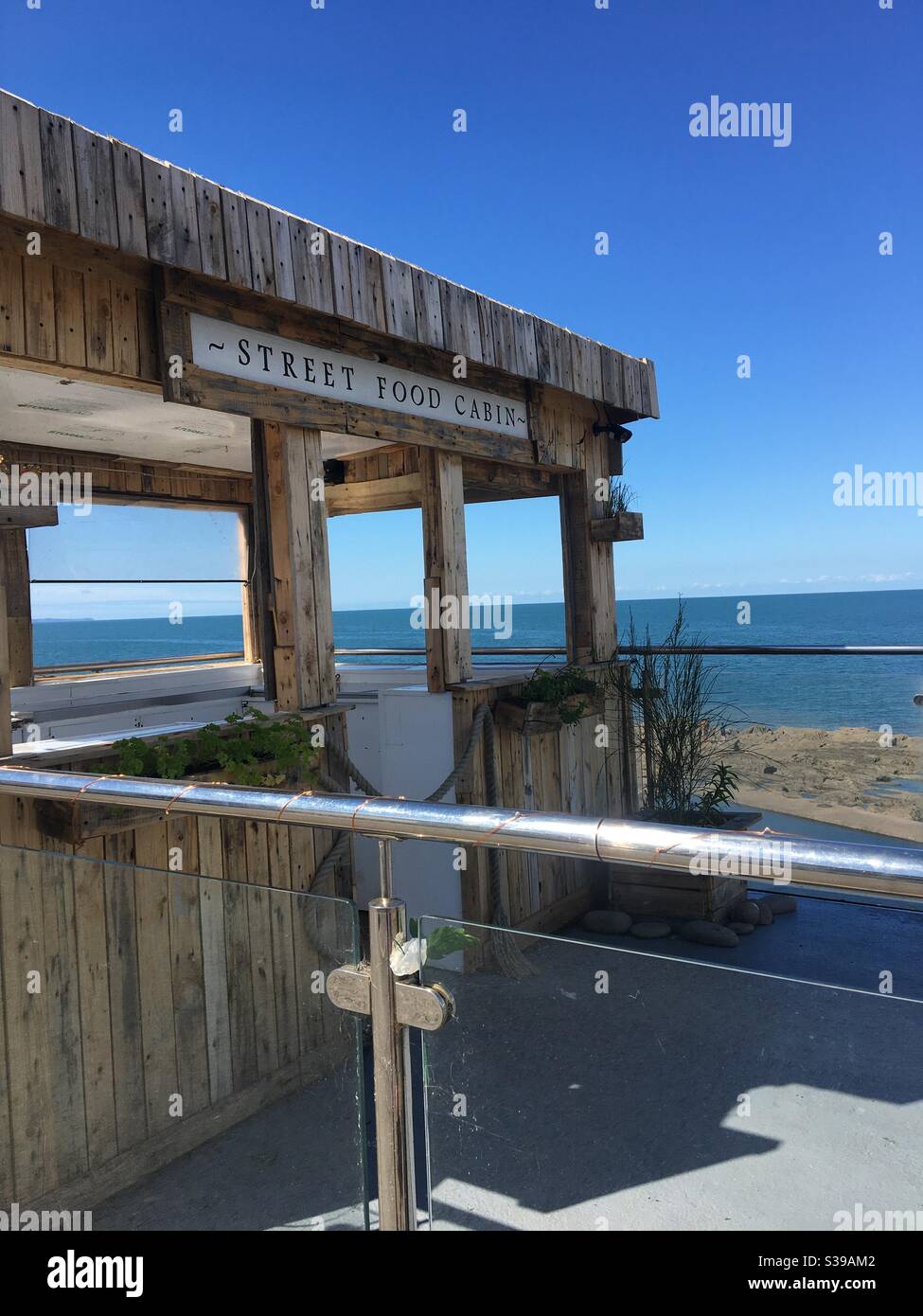 Food cabin hi-res stock photography and images - Alamy