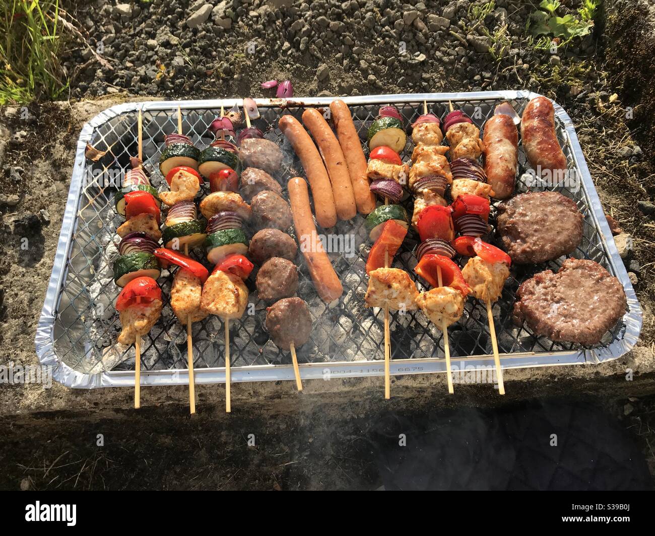 Disposable bbq hi-res stock photography and images - Alamy