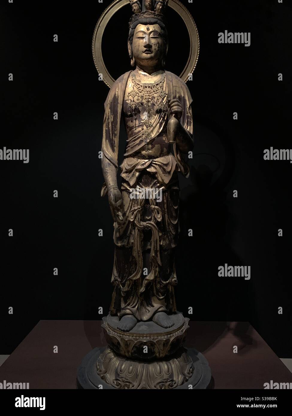 Asian statue hi-res stock photography and images - Alamy
