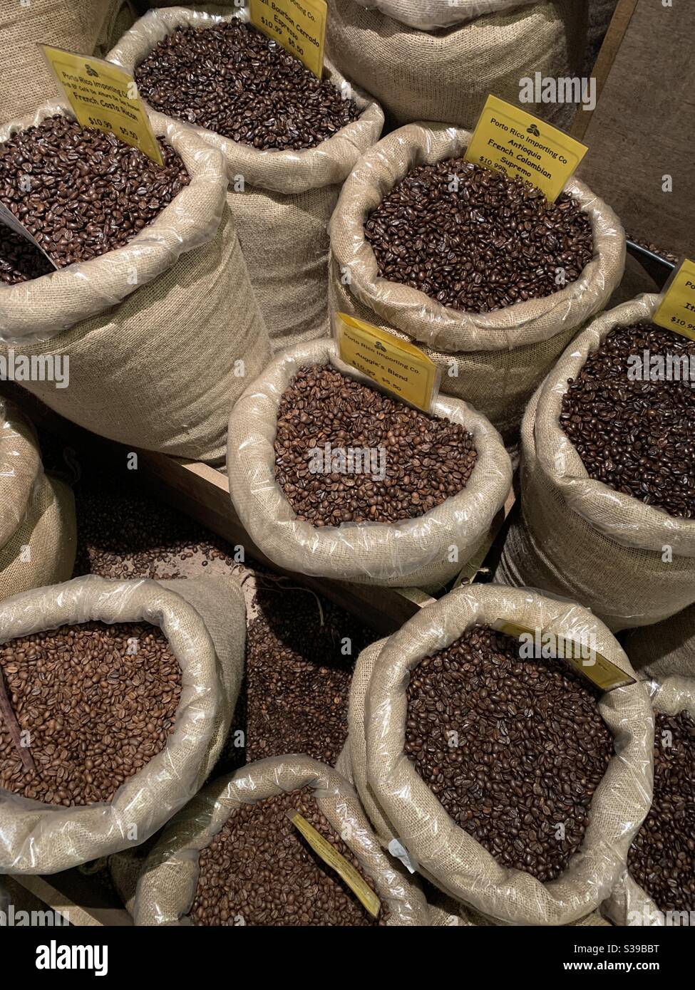 Sacks coffee beans hi-res stock photography and images - Alamy