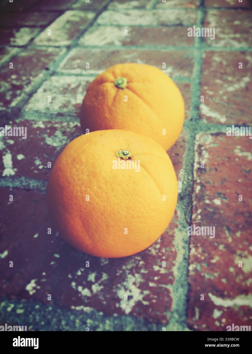 Two oranges hi-res stock photography and images - Alamy