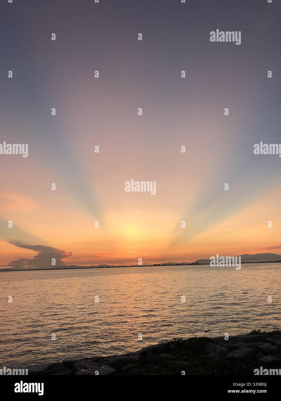 Glorious morning hi-res stock photography and images - Alamy