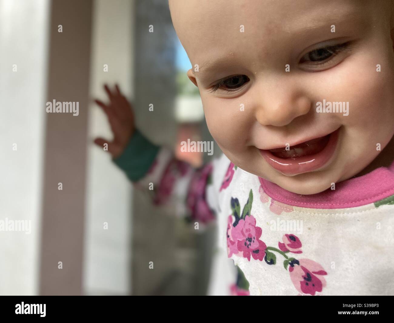 Baby smiling teeth hi-res stock photography and images - Alamy
