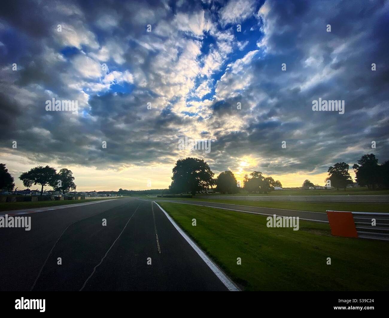 Race track setting hi-res stock photography and images - Alamy