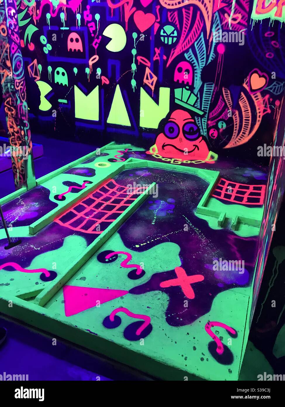 Neon graffiti hi-res stock photography and images - Alamy