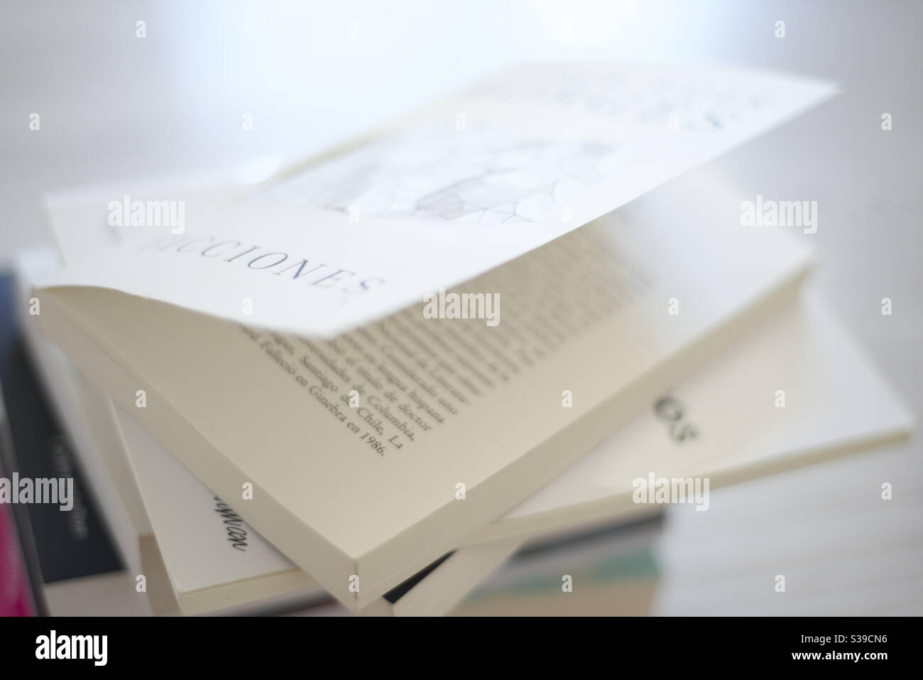 You are reading these words hi-res stock photography and images - Alamy