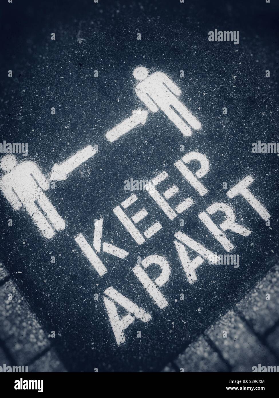 Keep 2m apart sign hi-res stock photography and images - Alamy
