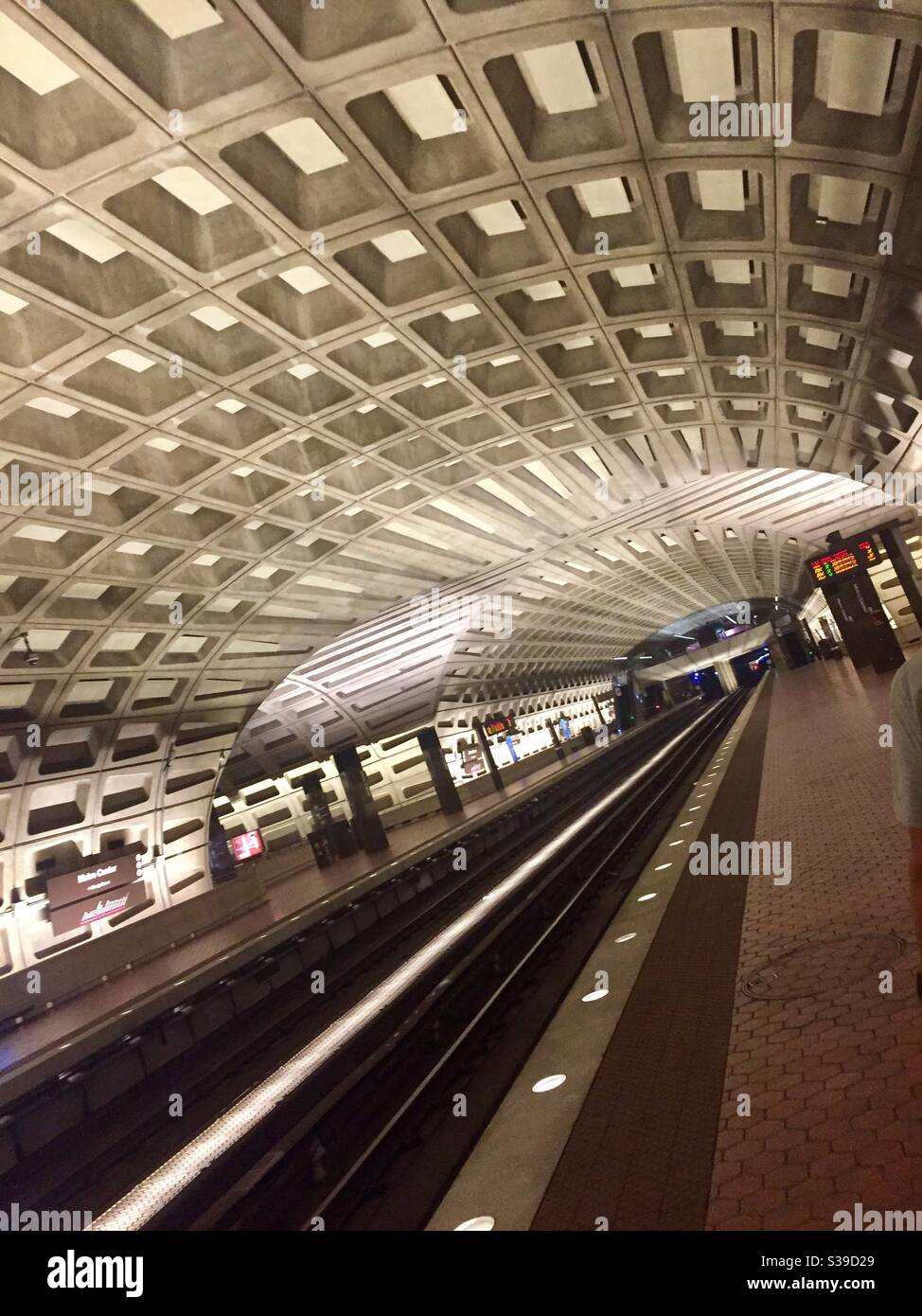 Washington dc metro subway hi-res stock photography and images - Alamy