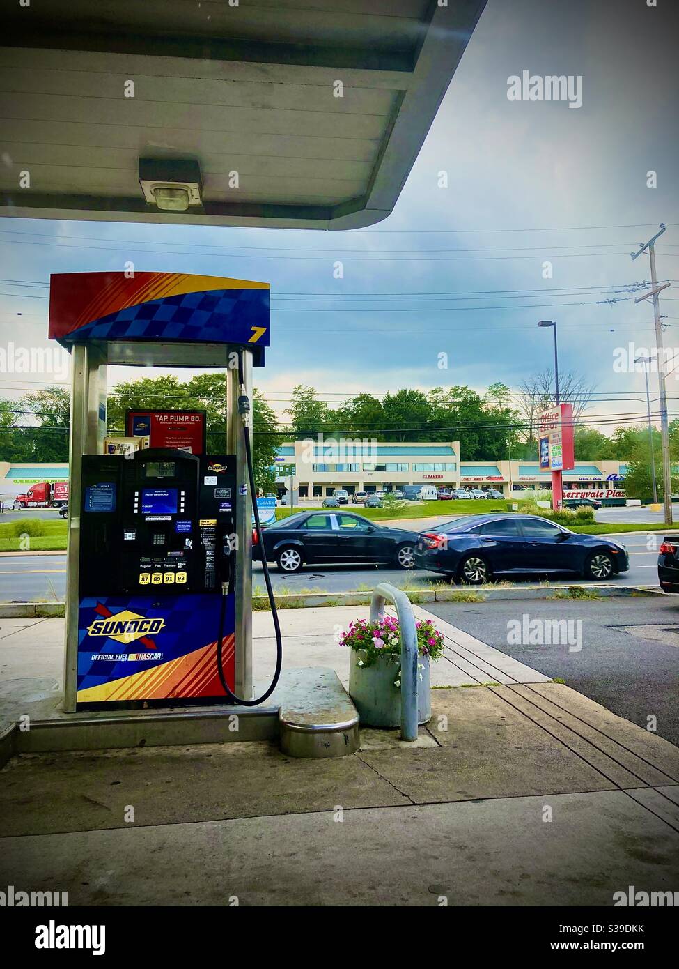 Gas stops hi-res stock photography and images - Alamy