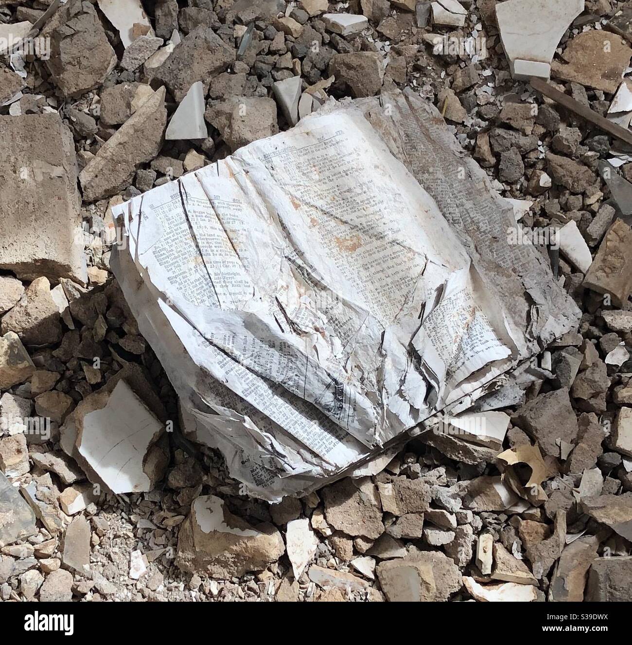 Abandoned book hi-res stock photography and images - Alamy