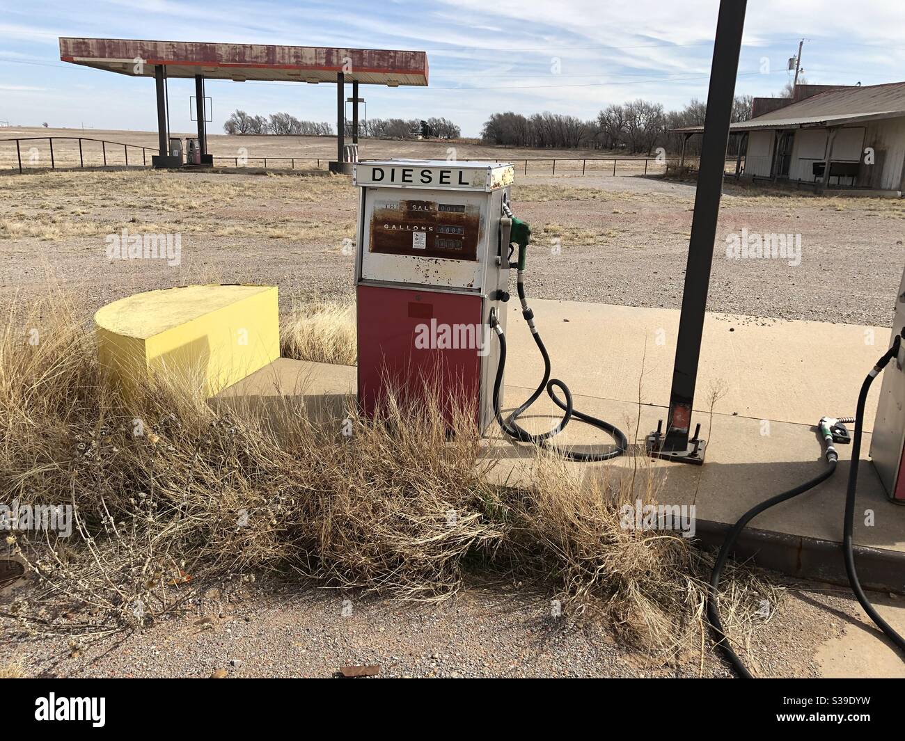 Pump ghost town hi-res stock photography and images - Alamy