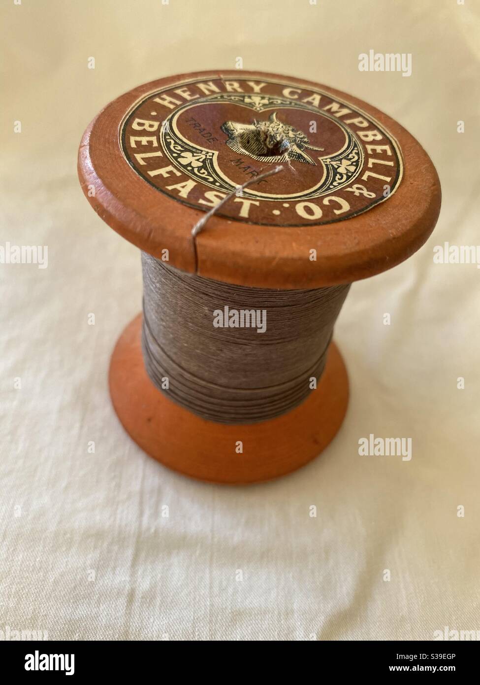Vintage thread hi-res stock photography and images - Alamy