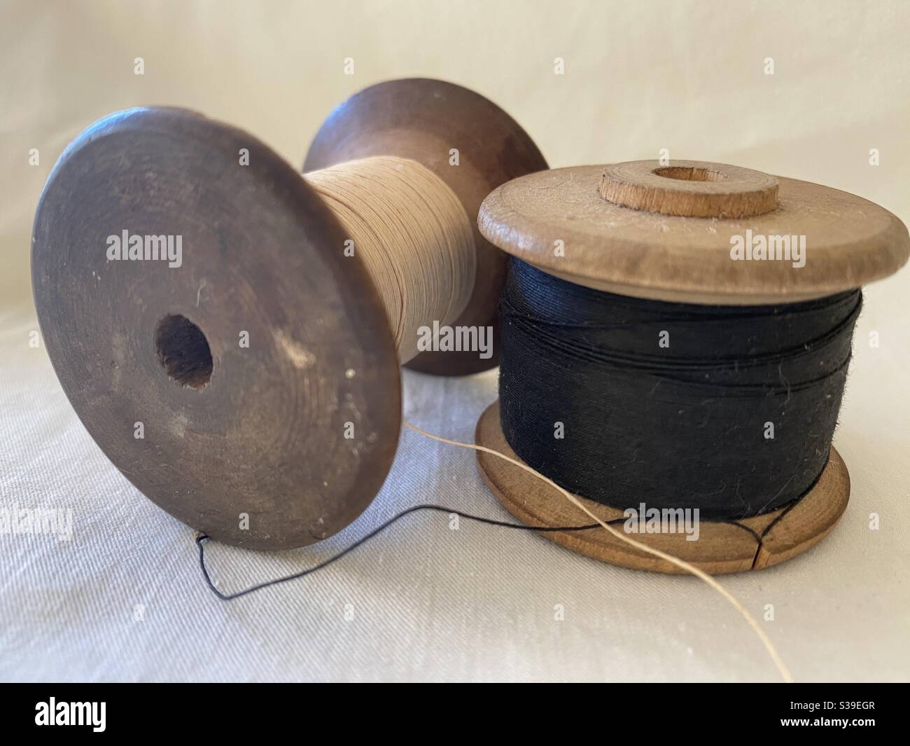 Vintage spools of thread hi-res stock photography and images - Alamy