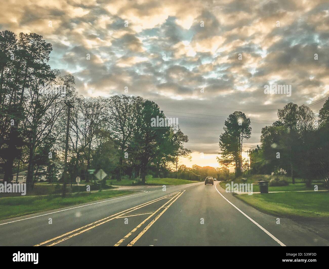 Highway sunset hi-res stock photography and images - Alamy