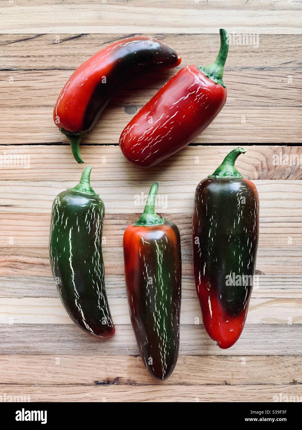 Fresh jalapeño peppers Stock Photo - Alamy
