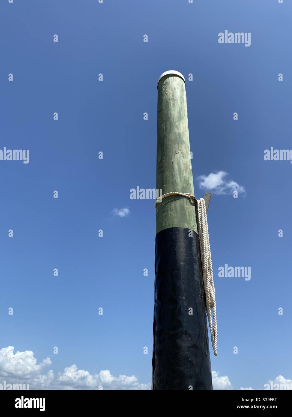 Looking up at a tall boat docking pole with rope Stock Photo - Alamy
