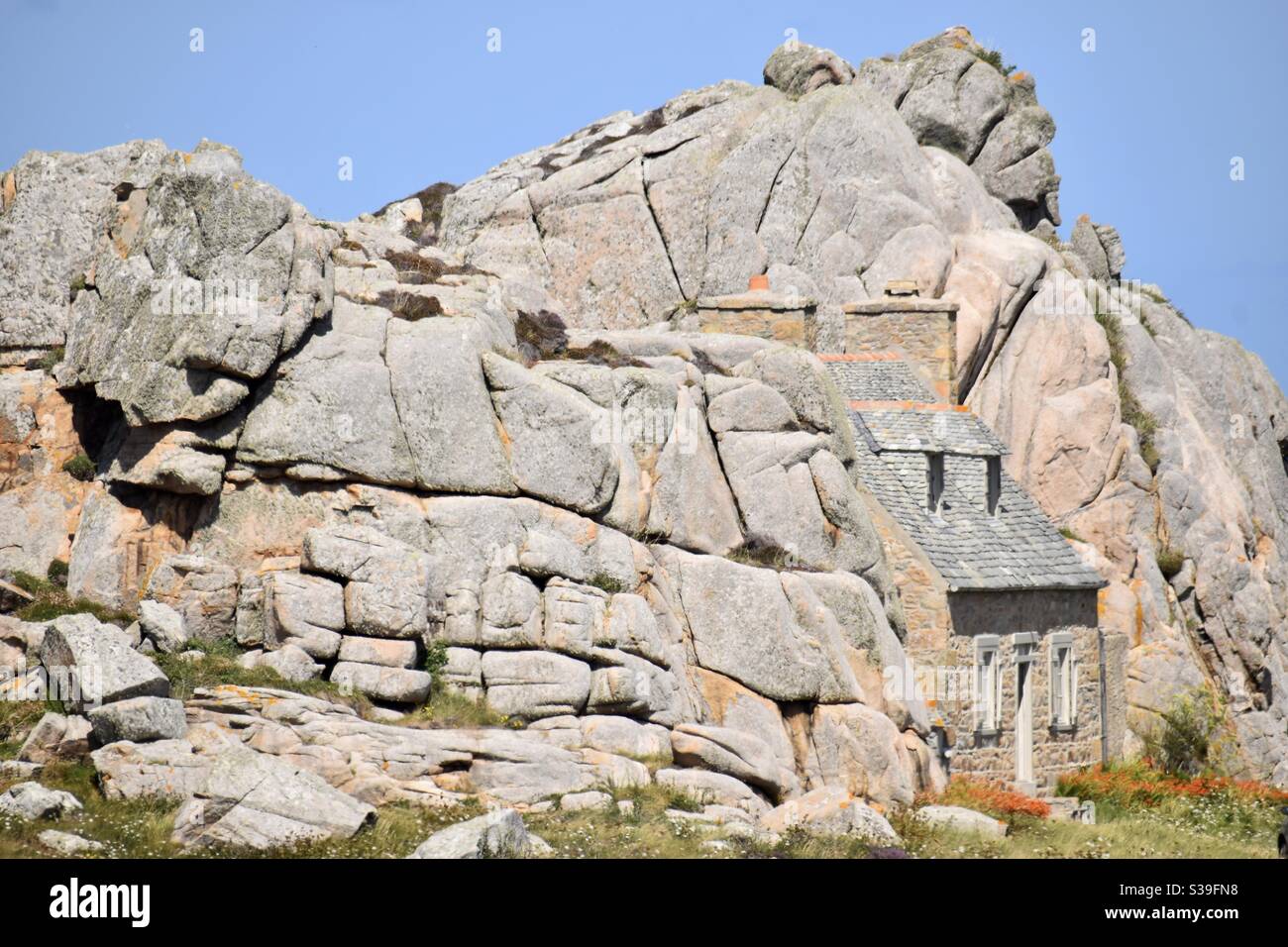 House Between Two Rocks High Resolution Stock Photography and Images ...