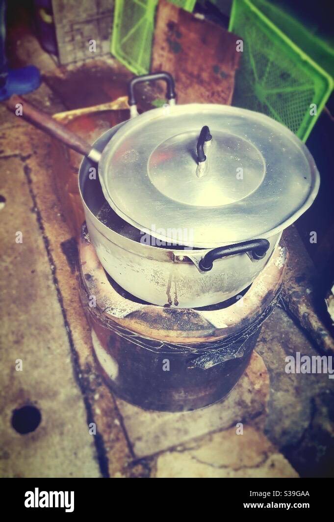 Old fashioned cooking hi-res stock photography and images - Alamy