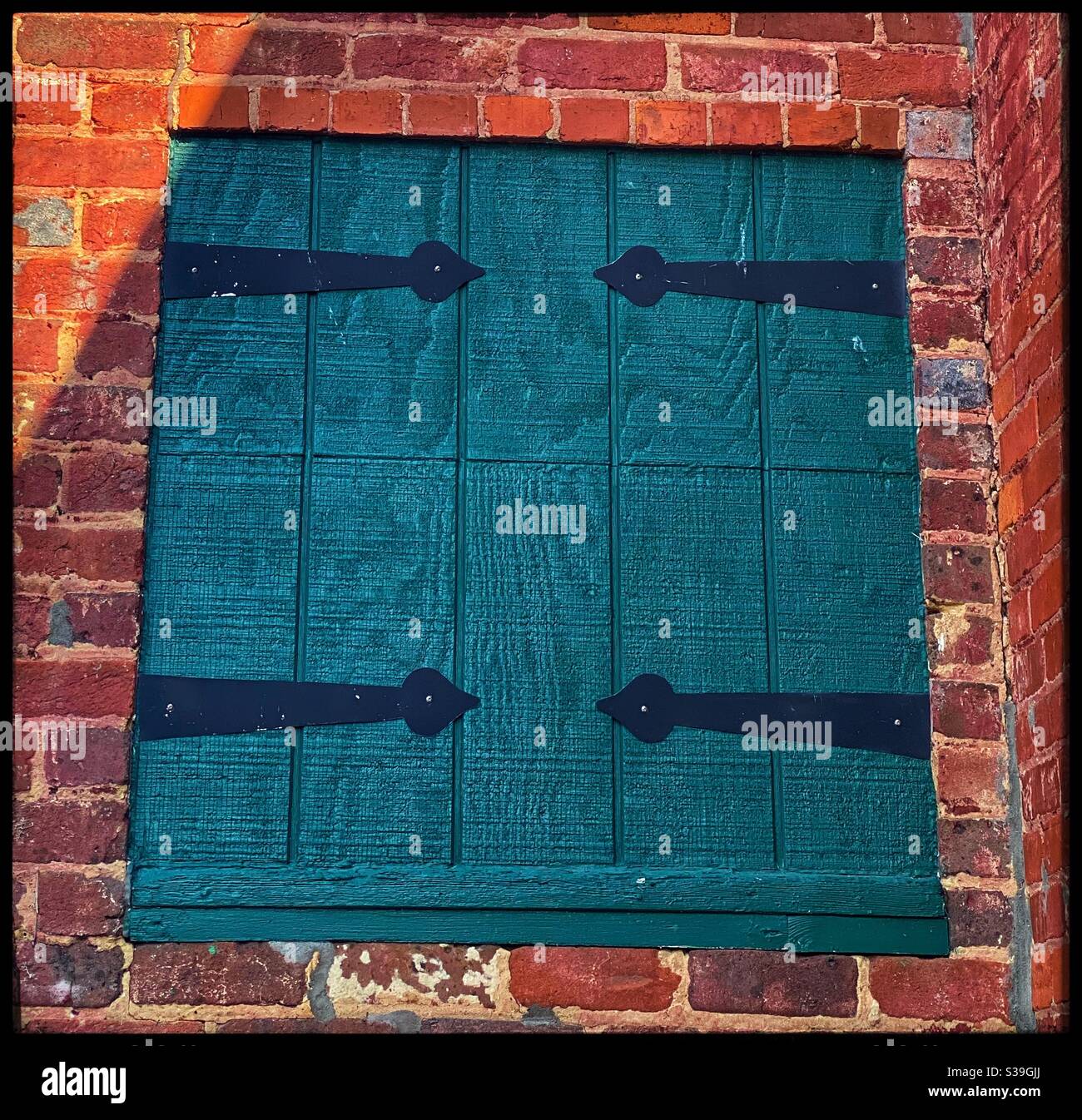 Shutter iron hi-res stock photography and images - Alamy