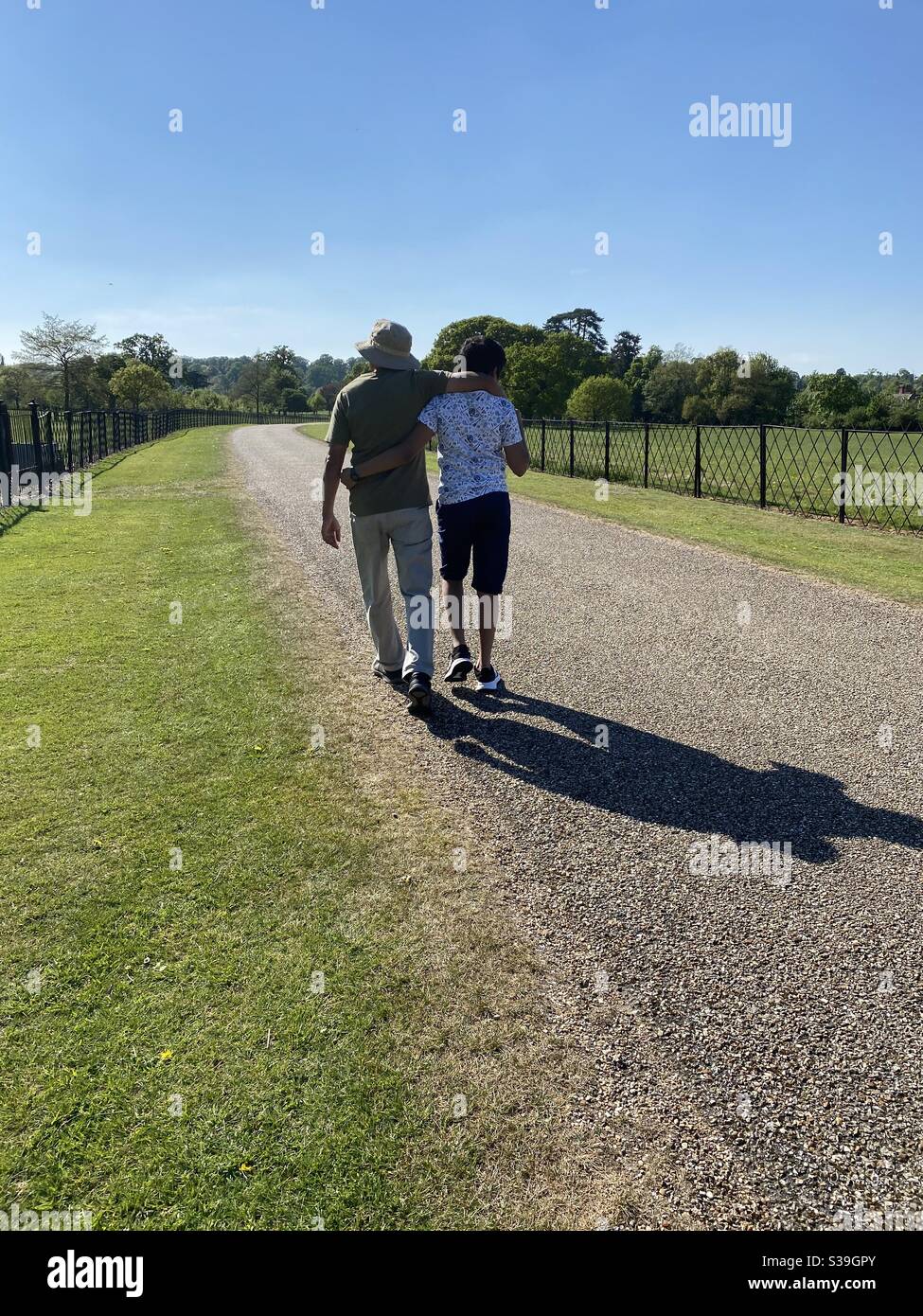 A walk in the english countryside hi-res stock photography and images ...