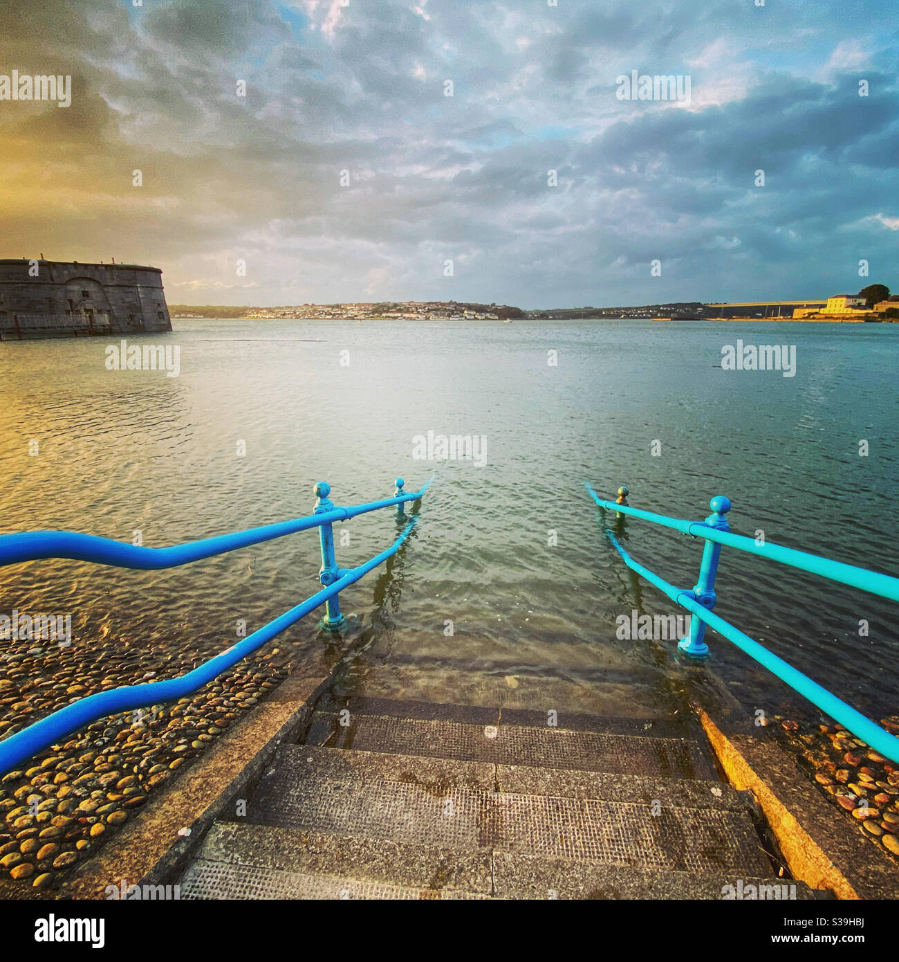 High railings hi-res stock photography and images - Alamy