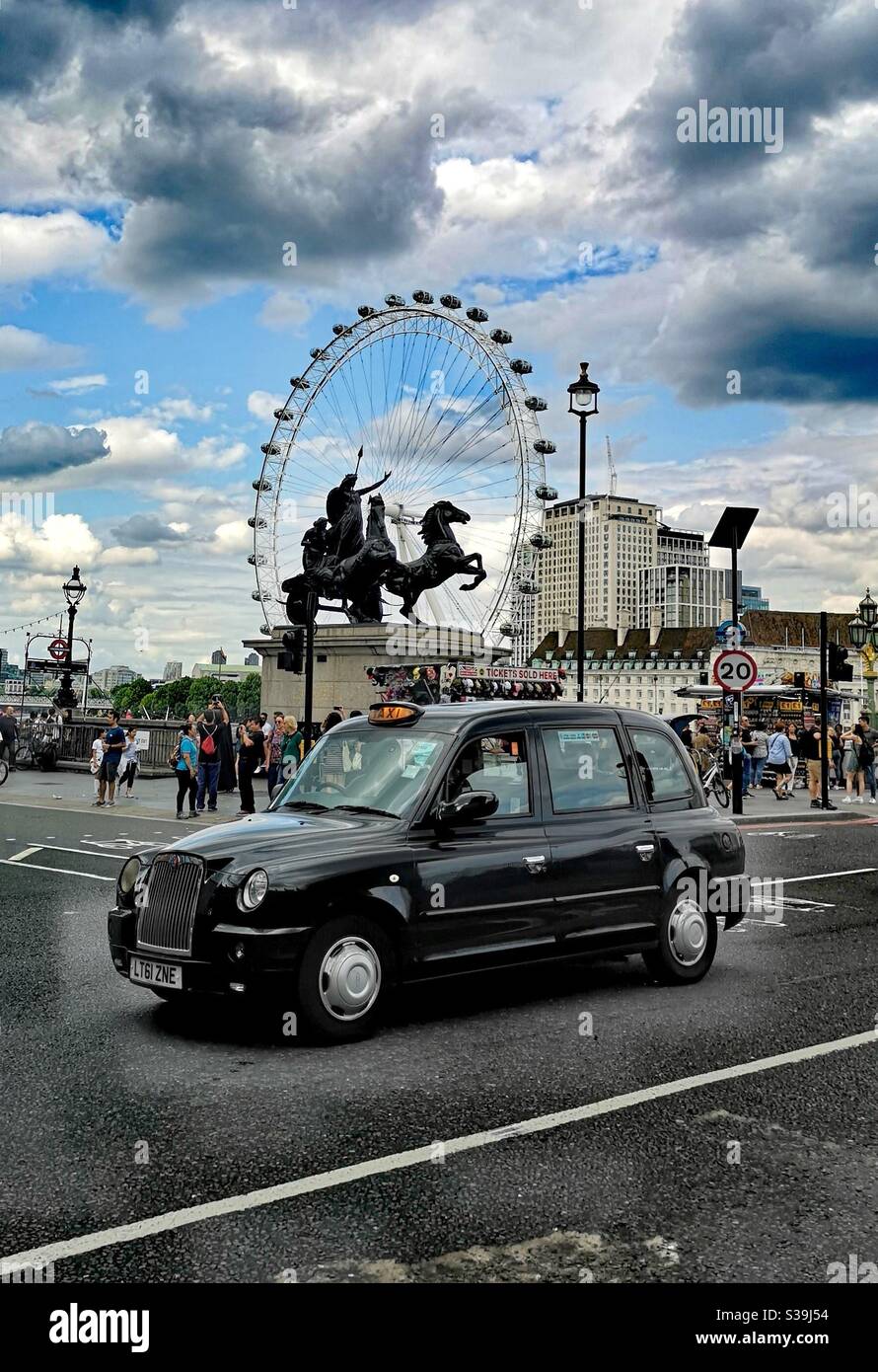 Black taxi cab front hi-res stock photography and images - Alamy