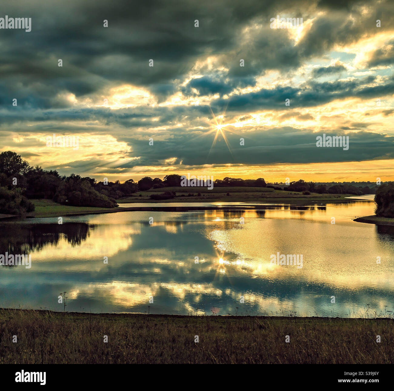 Lake sunset 1 hi-res stock photography and images - Alamy