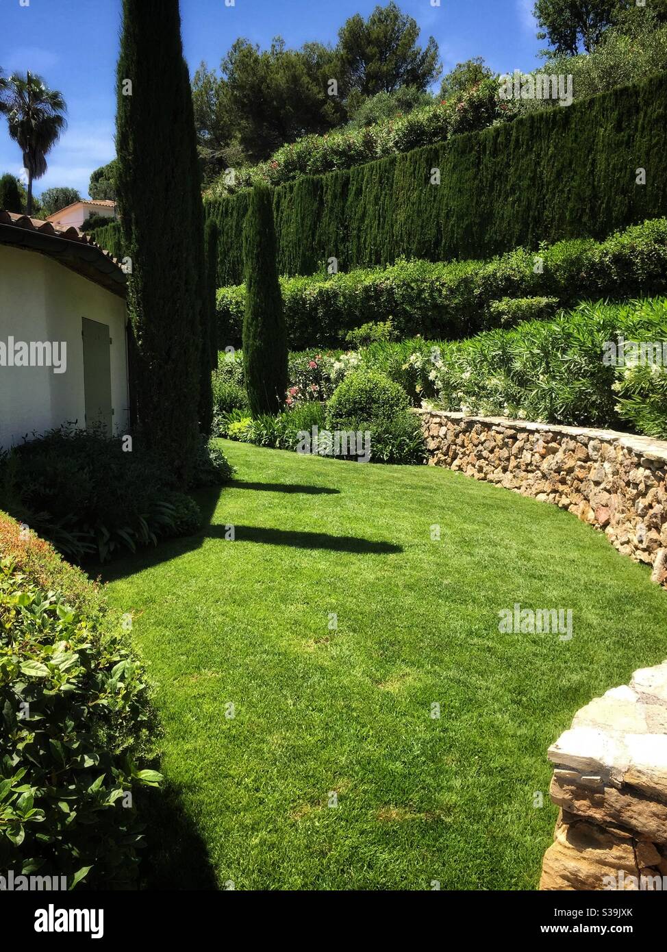 French garden hedge hi-res stock photography and images - Alamy