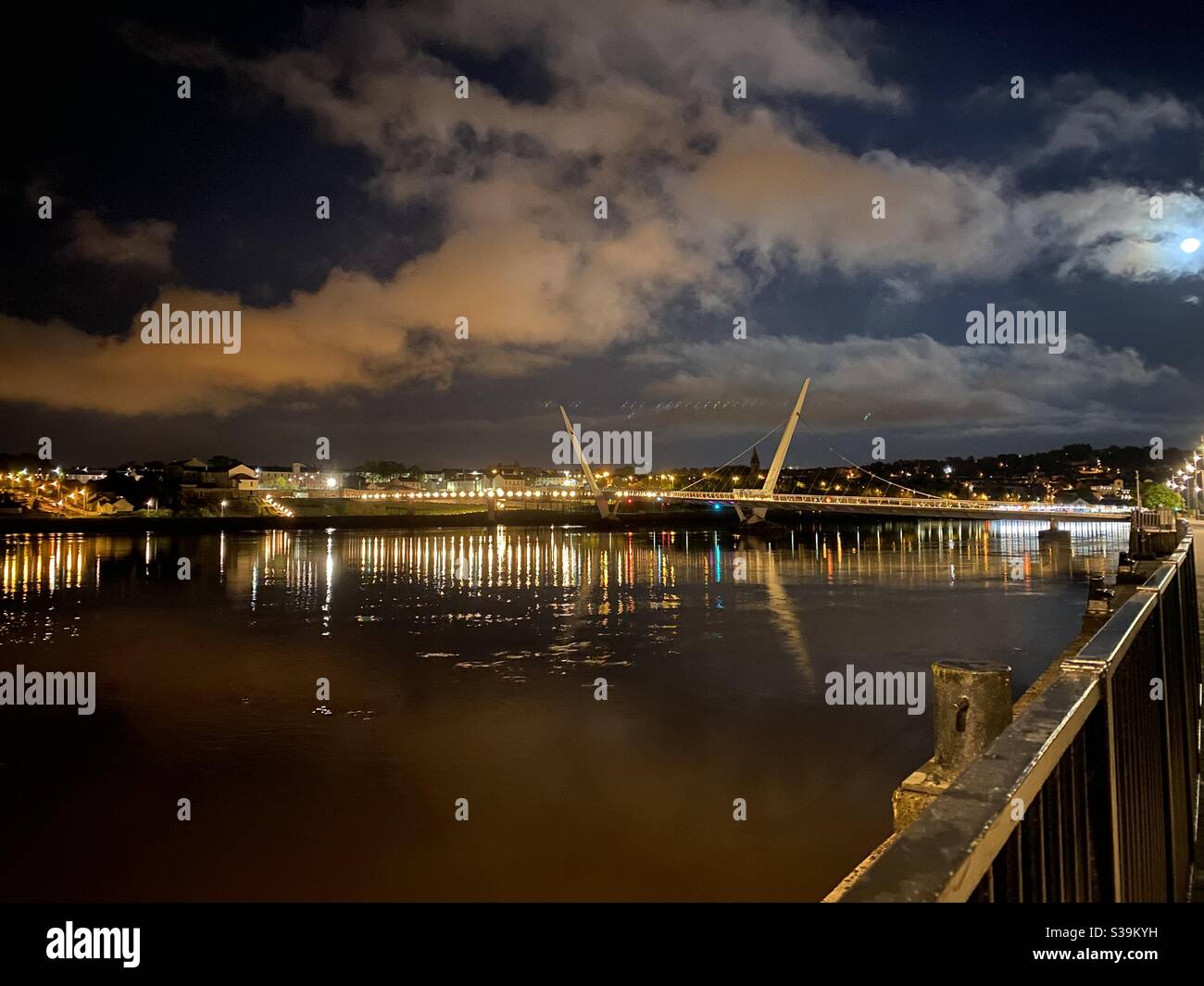 Derry city lights hi-res stock photography and images - Alamy