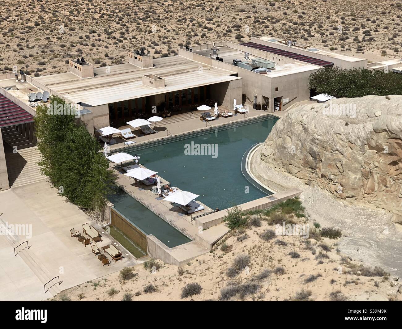Luxury desert pool hi-res stock photography and images - Alamy