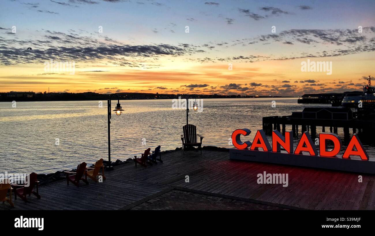 Canada sunset hi-res stock photography and images - Alamy