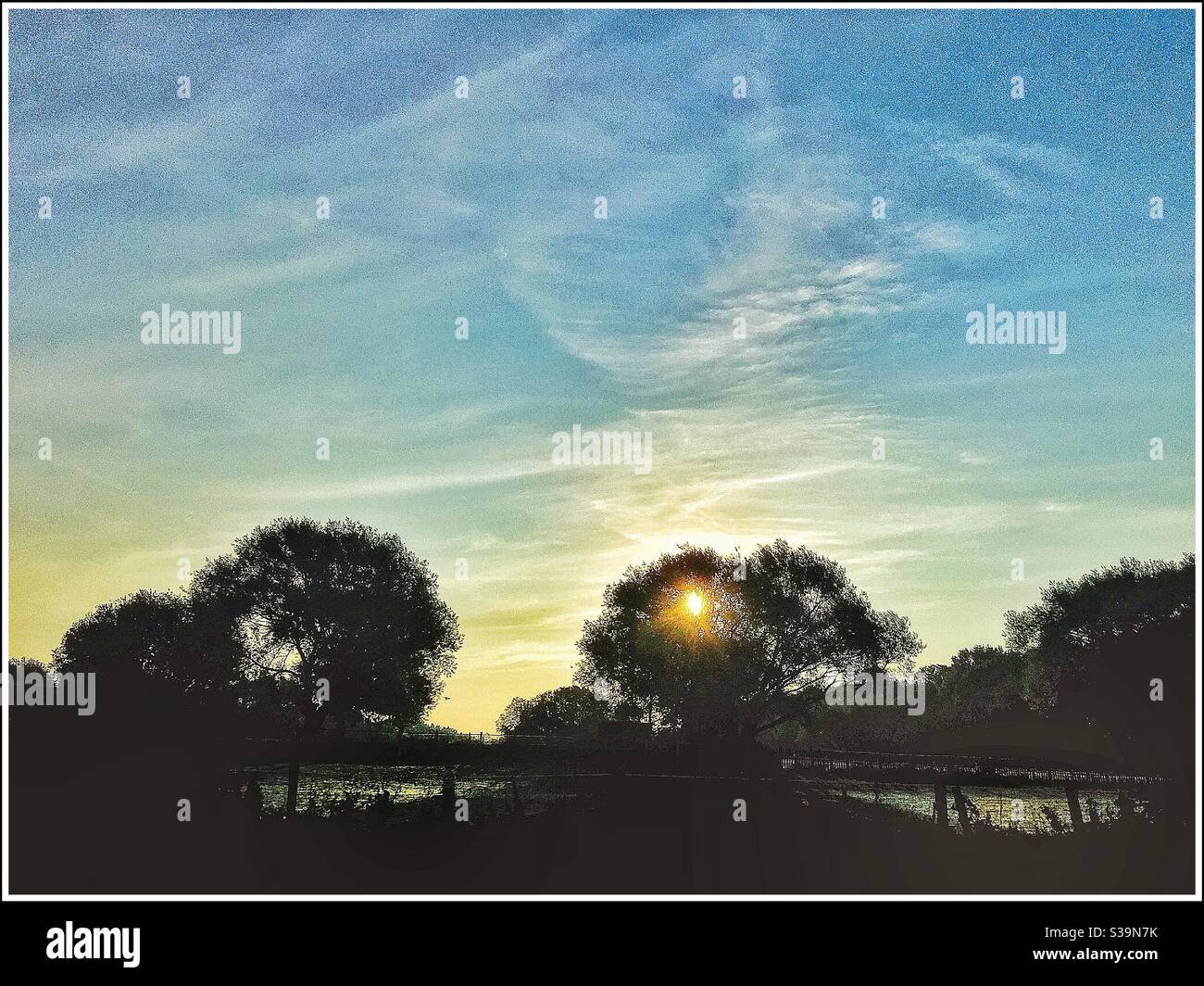 Kent sunrise hi-res stock photography and images - Alamy