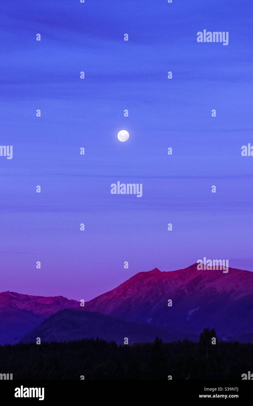 Moonrise and sunset hi-res stock photography and images - Alamy