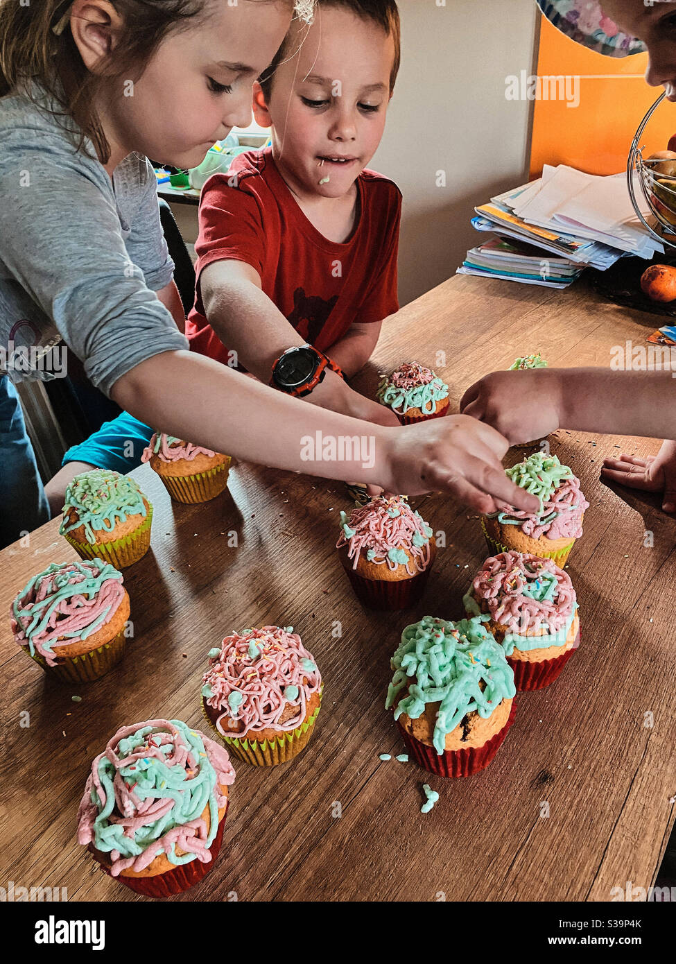 Children decorating cupcakes together hi-res stock photography and ...