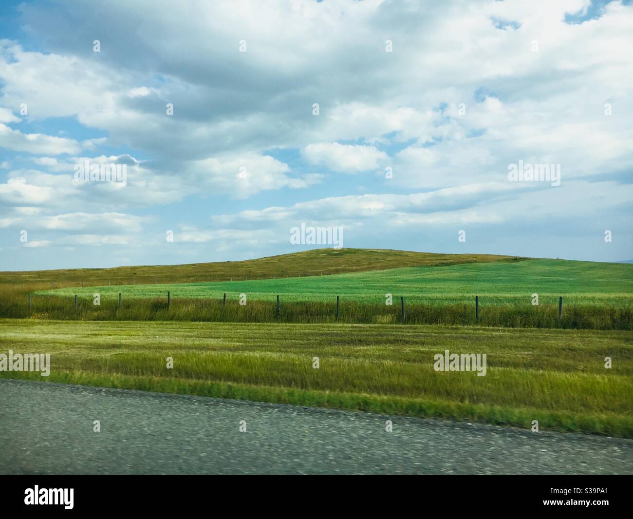 Roadside landscape hi-res stock photography and images - Alamy