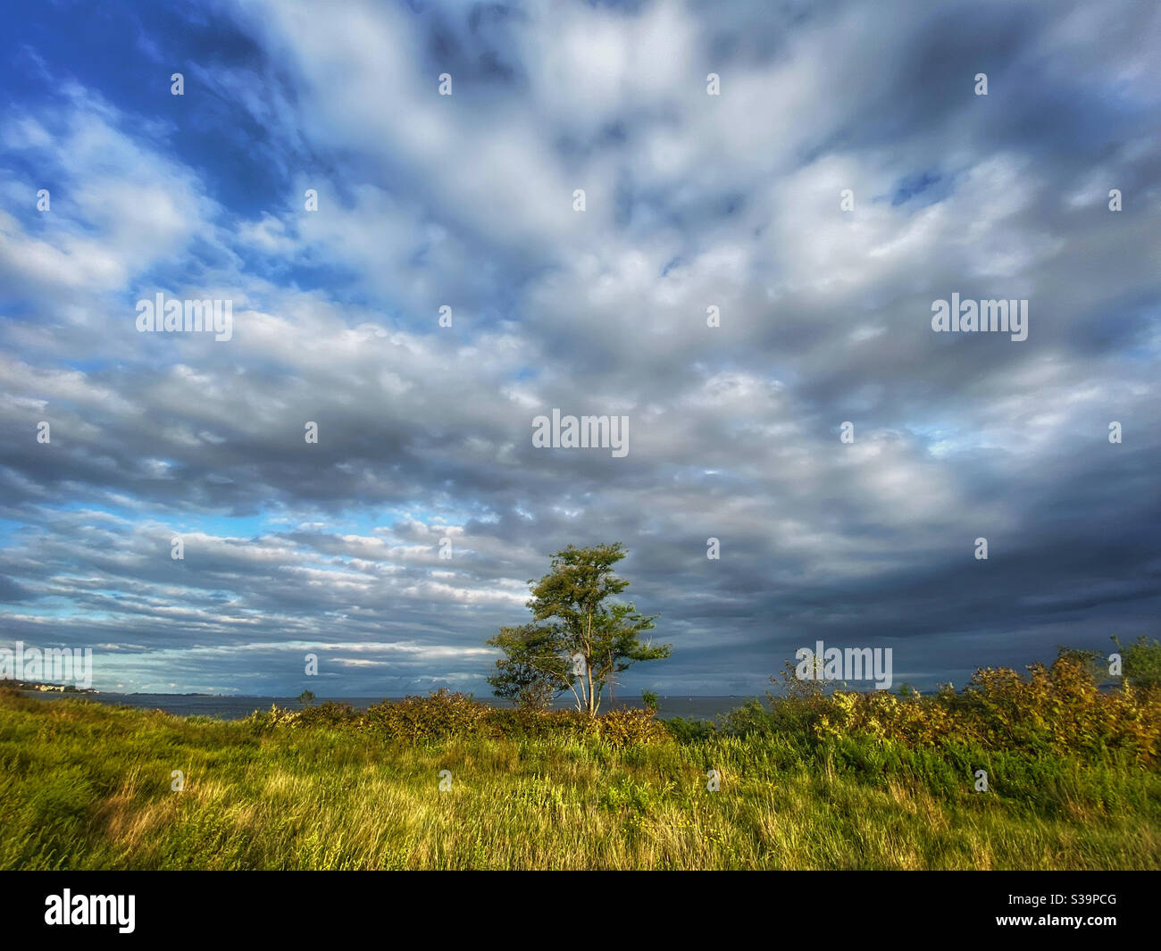 Edge of land hi-res stock photography and images - Alamy