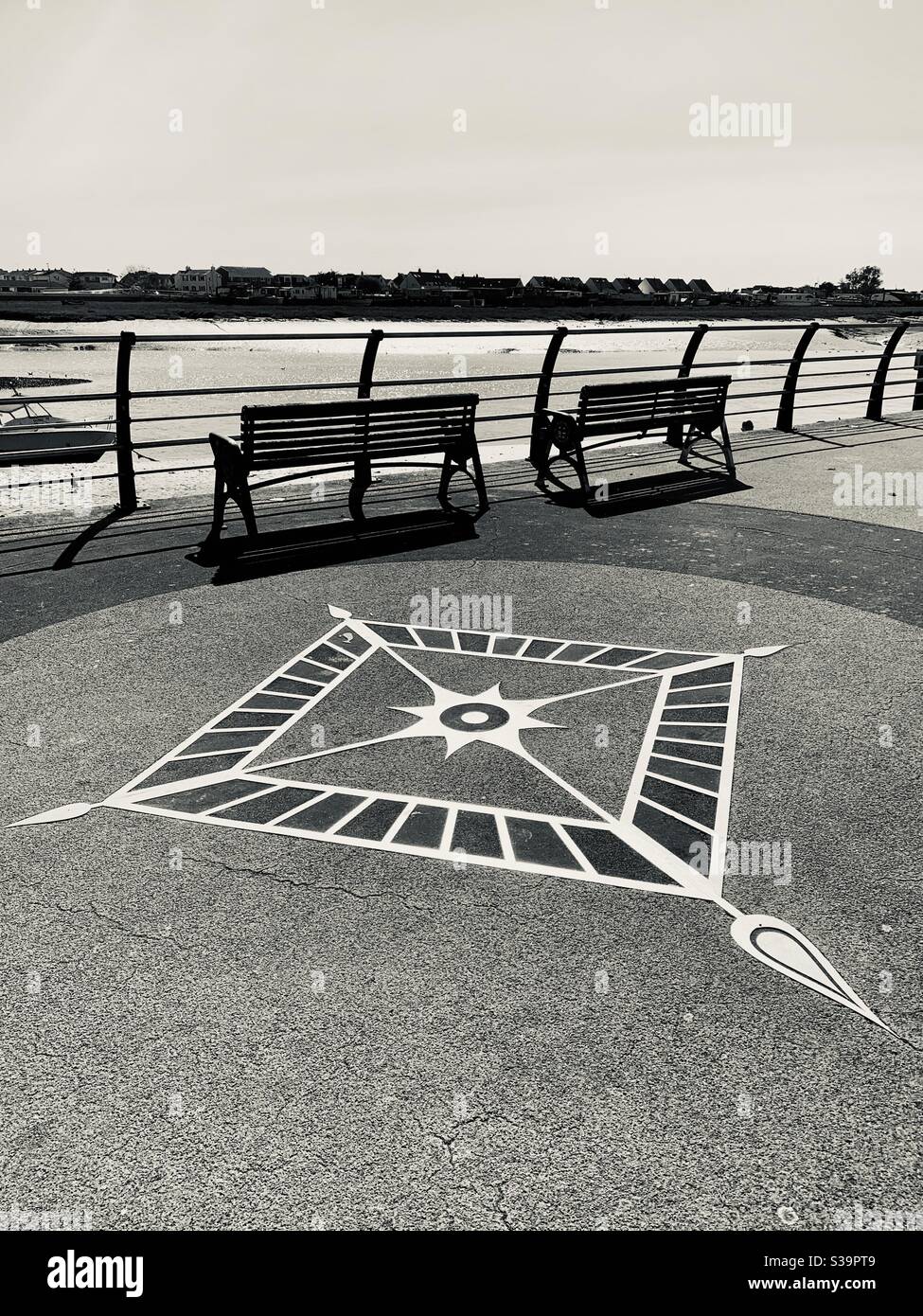 Compass north south east west hi-res stock photography and images - Alamy