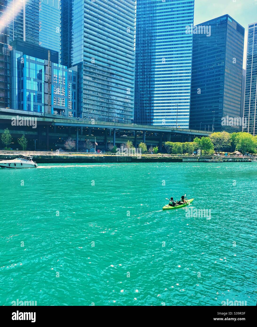 Chicago river people hi-res stock photography and images - Alamy