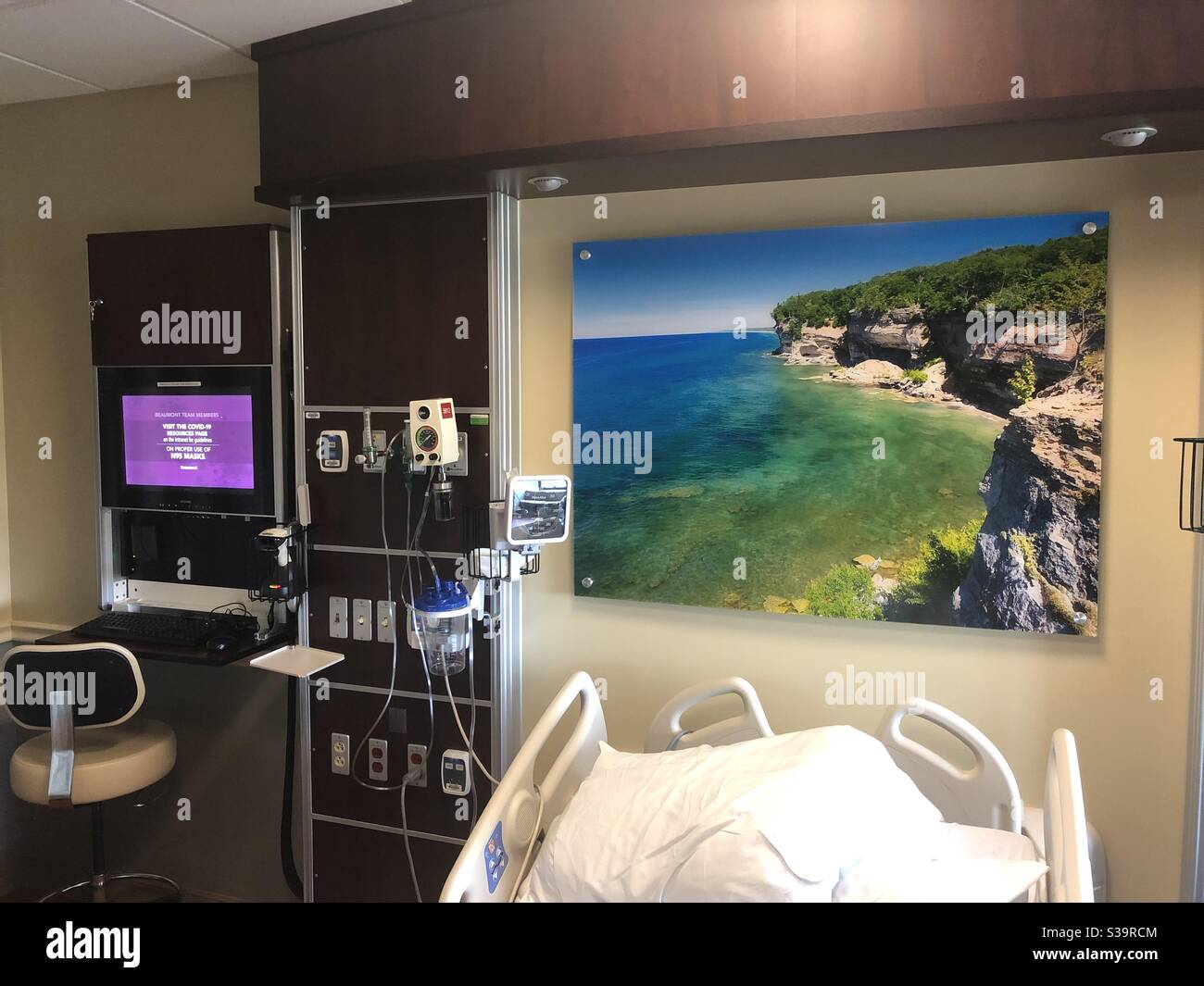 Hospital wall art hi-res stock photography and images - Alamy