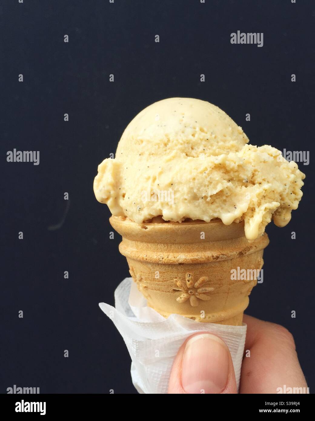 Vanilla ice cream cone hi-res stock photography and images - Alamy