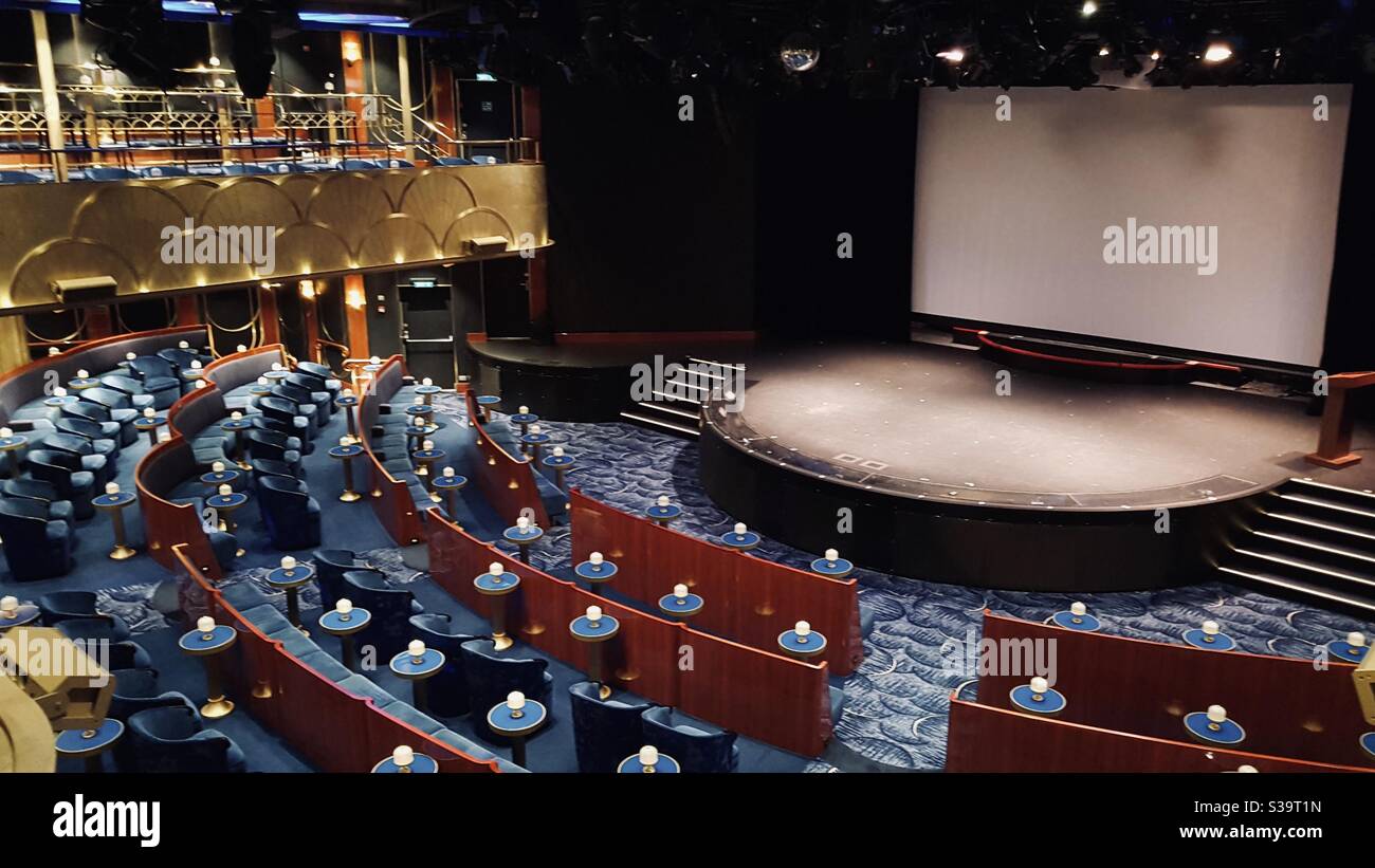 Empty stage theatre hi-res stock photography and images - Alamy