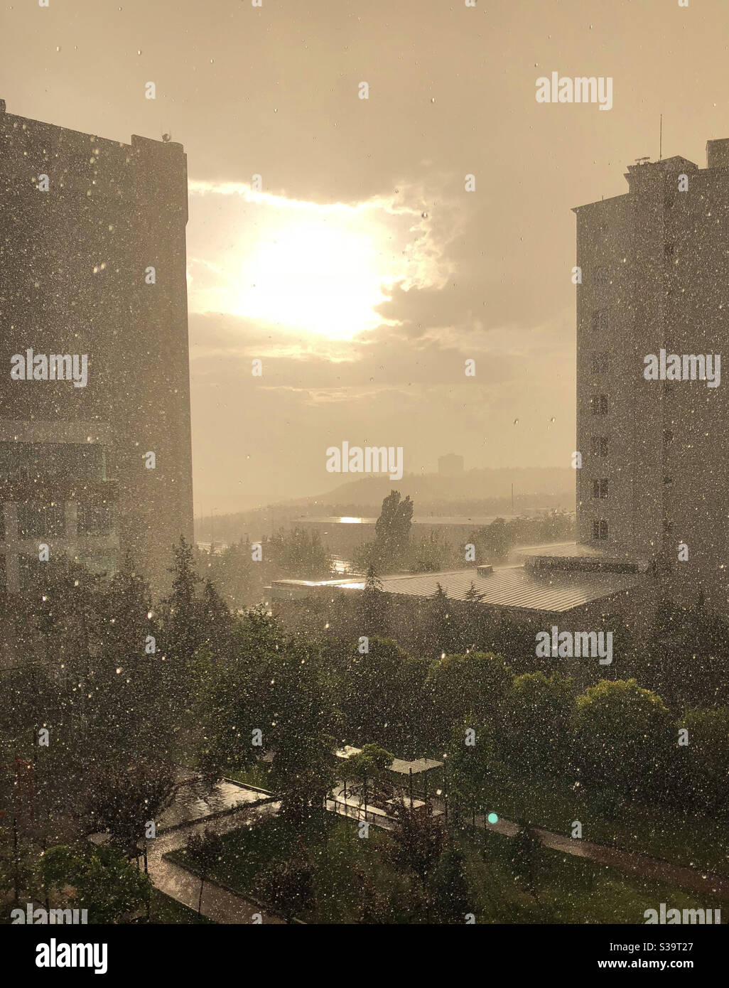 Raining sunset hi-res stock photography and images - Alamy