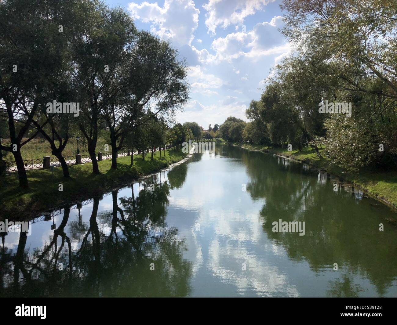 Reflection on a river hi-res stock photography and images - Alamy