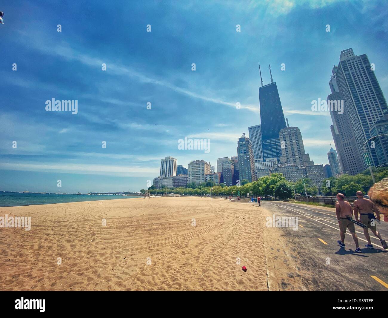 Chicago lakefront trail hi-res stock photography and images - Alamy