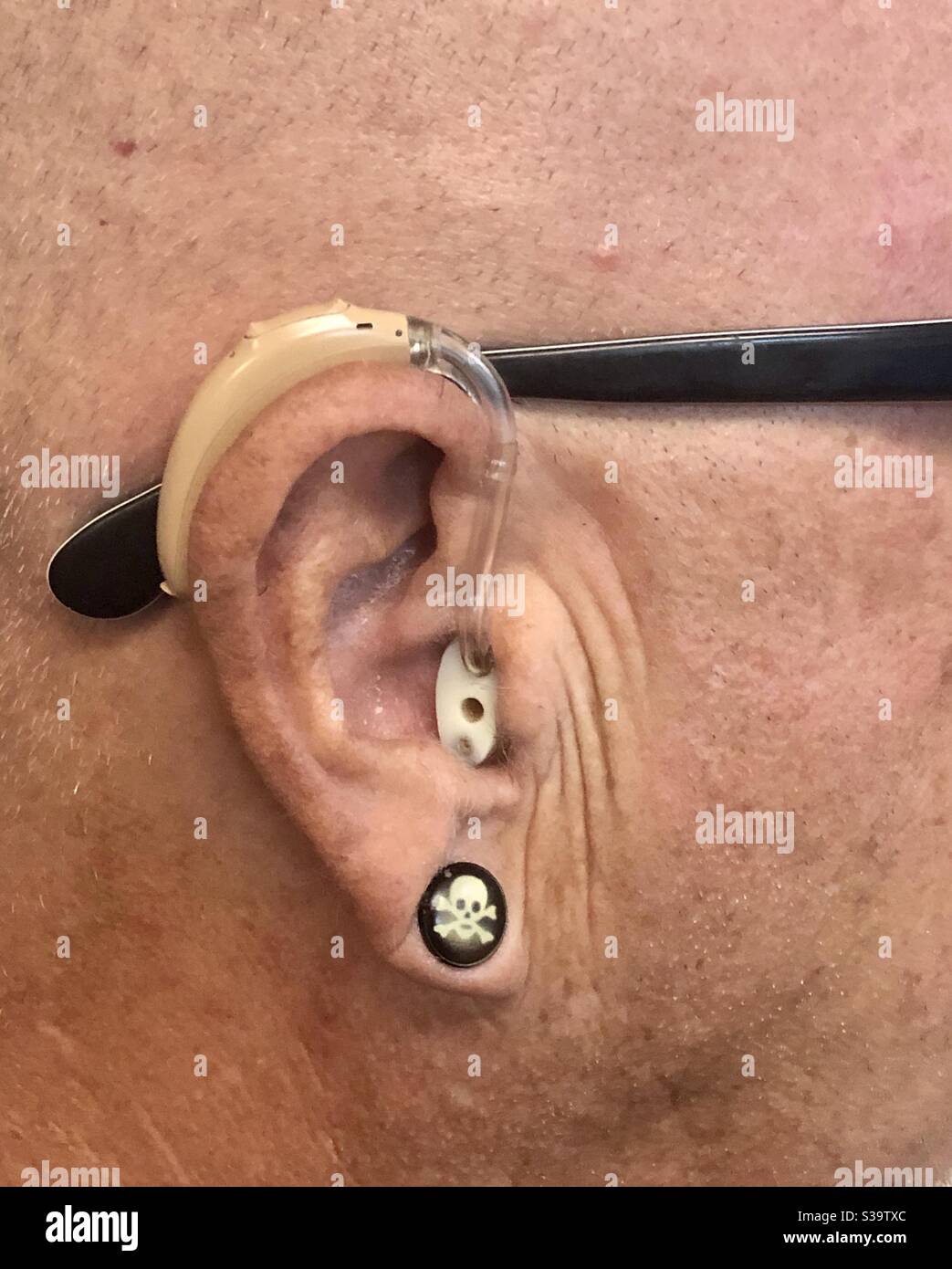 Ear profile hi-res stock photography and images - Alamy