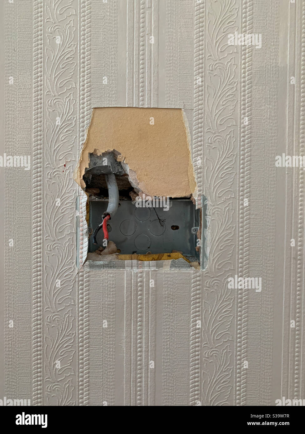 UK bare wire twin electrical socket Stock Photo - Alamy